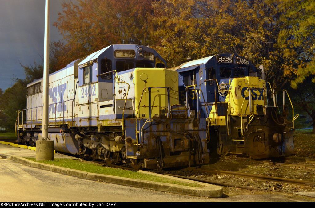 CSX SD20-2 2402 and CSX B30-7 5552